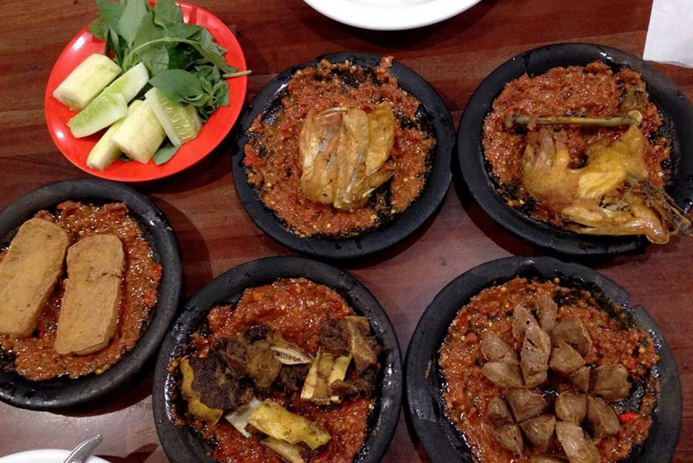 Where to enjoy the most delicious 'penyet' in Jakarta - Food - The ...