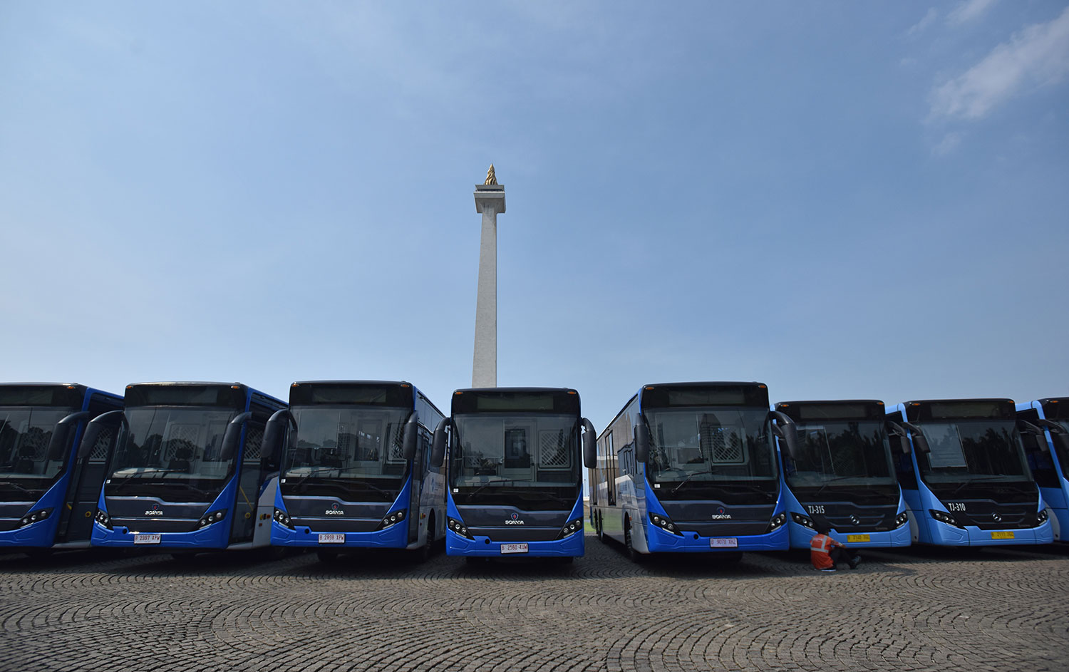 With more buses on the streets, a surge in Transjakarta passengers ...