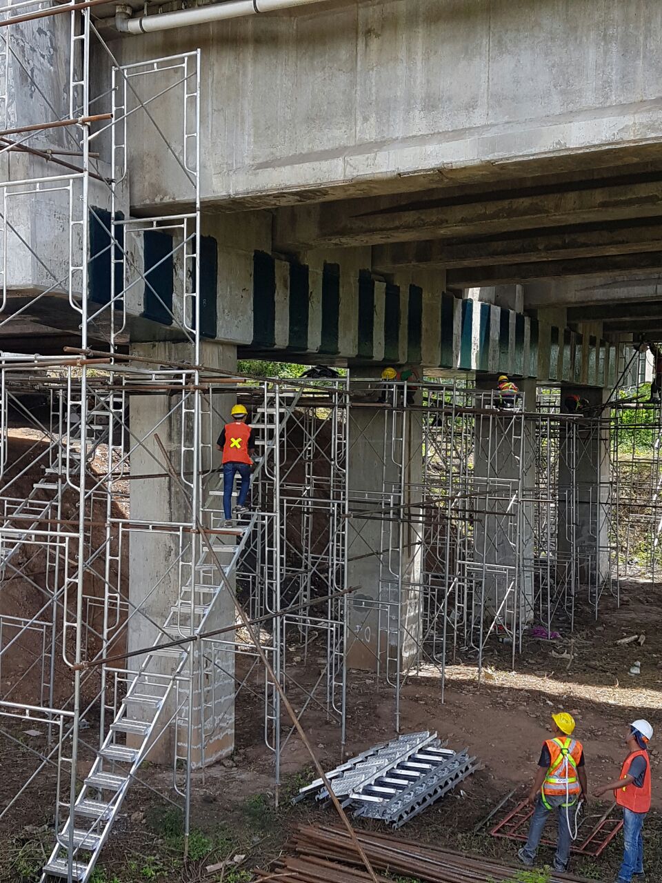 Pillar supporting bridge on Bandung-Jakarta toll road ‘deformed ...