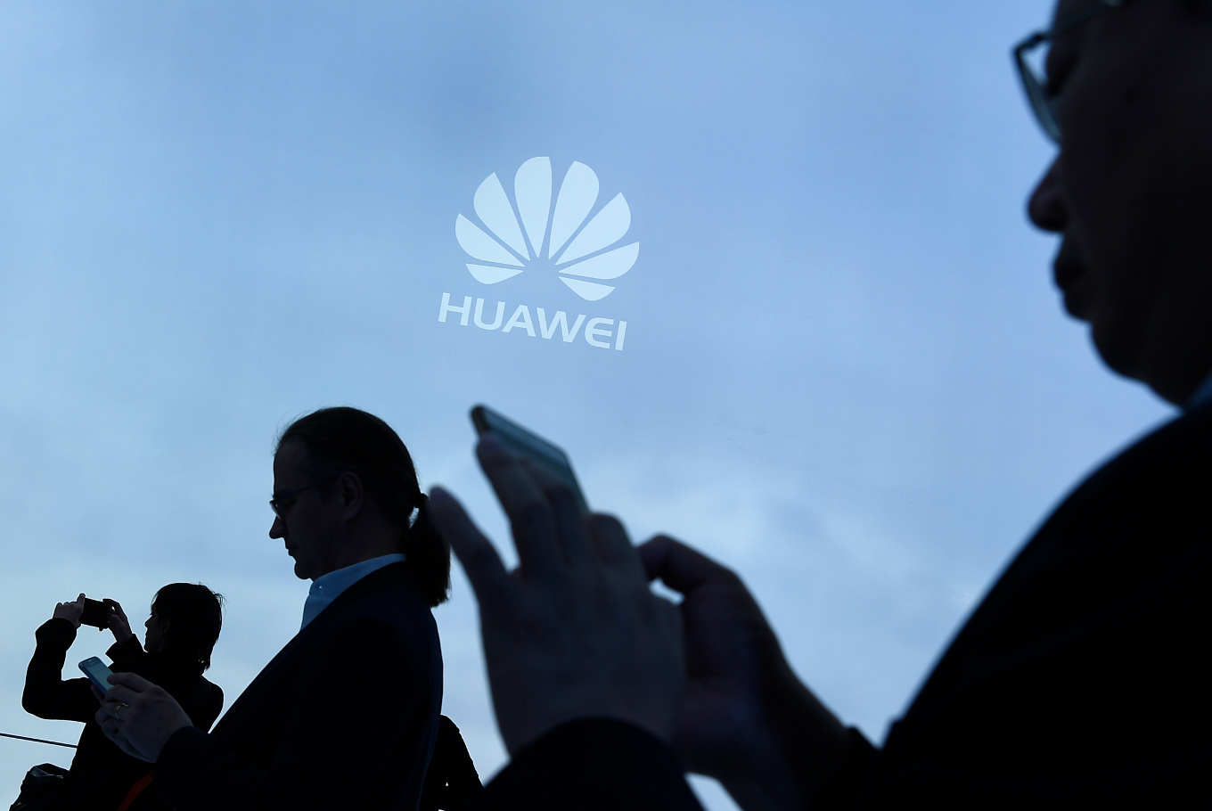 Huawei launches new flagship phones in bid to keep No. 2 spot - Science ...