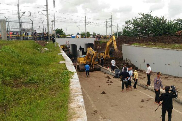 Crack found in wall of collapsed underpass - City - The Jakarta Post