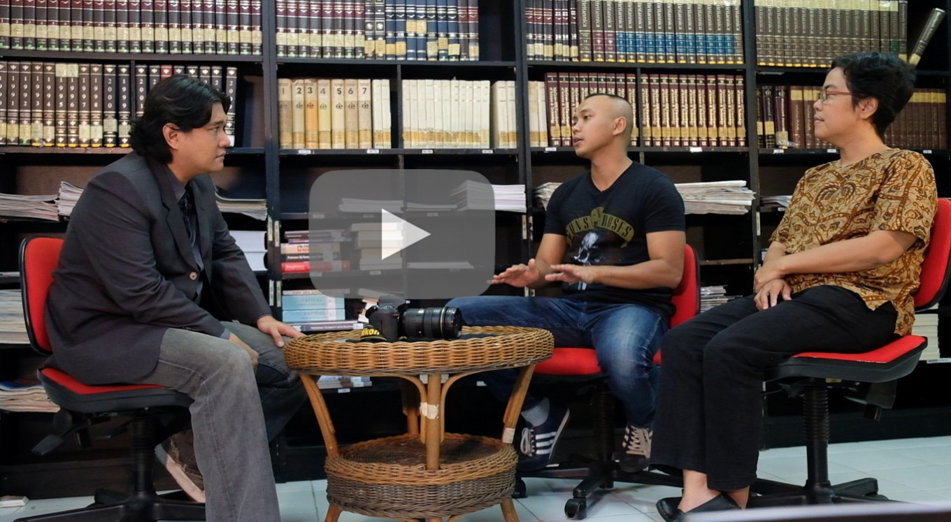 Video: Viewfinder eps. 4 - Yoppy Pieter and World Press Photo’s 6x6 ...