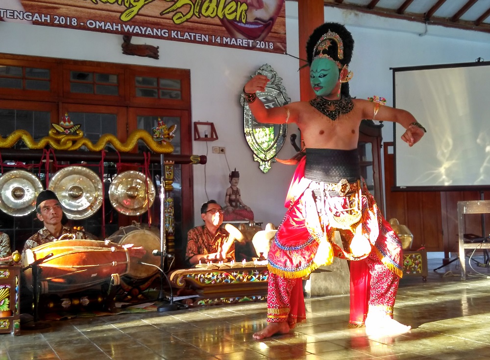 Preserving the rare art form of 'topeng dalang' from Klaten - Art ...