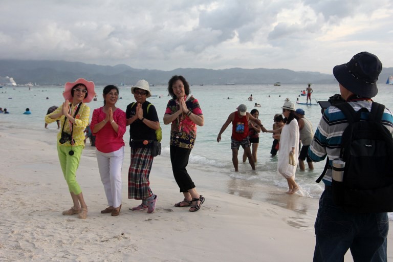 Philippine tourist island scrambles as shutdown looms - News - The ...