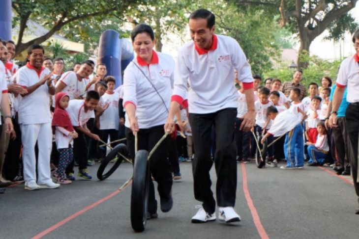 Jokowi, First Lady play traditional games with children at Our Playtime ...