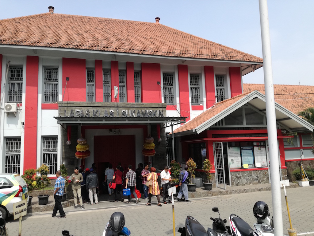 KPK nabs Sukamiskin prison warden, graft convict - National - The ...