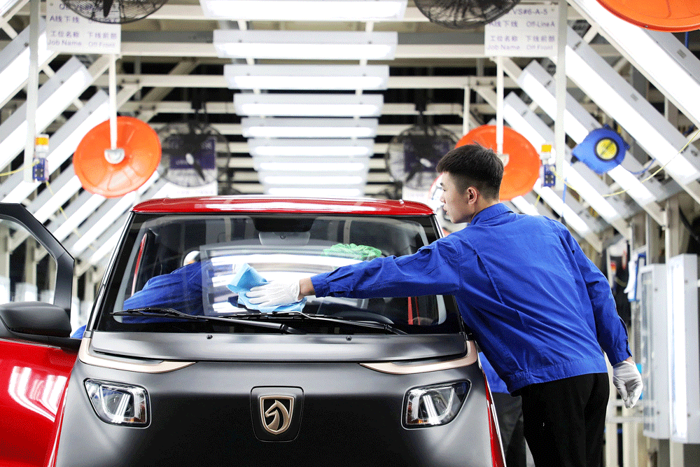 General Motors sets 2035 goal for eliminating emissions from cars ...