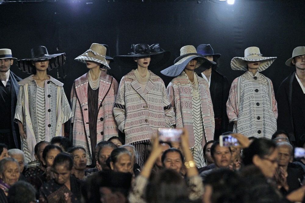Reinventing 'ulos' - Art & Culture - The Jakarta Post