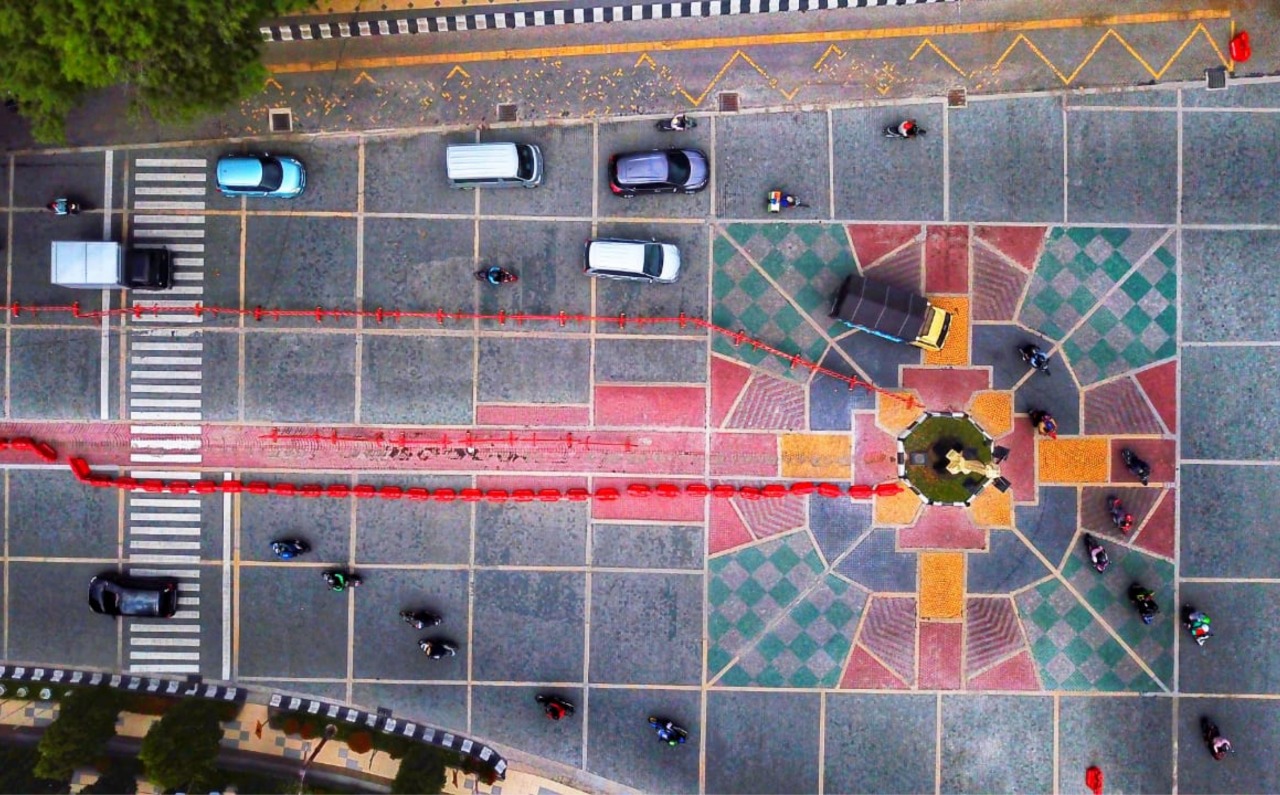 Cross-shaped road mosaic, decorations stir Surakarta - National - The ...