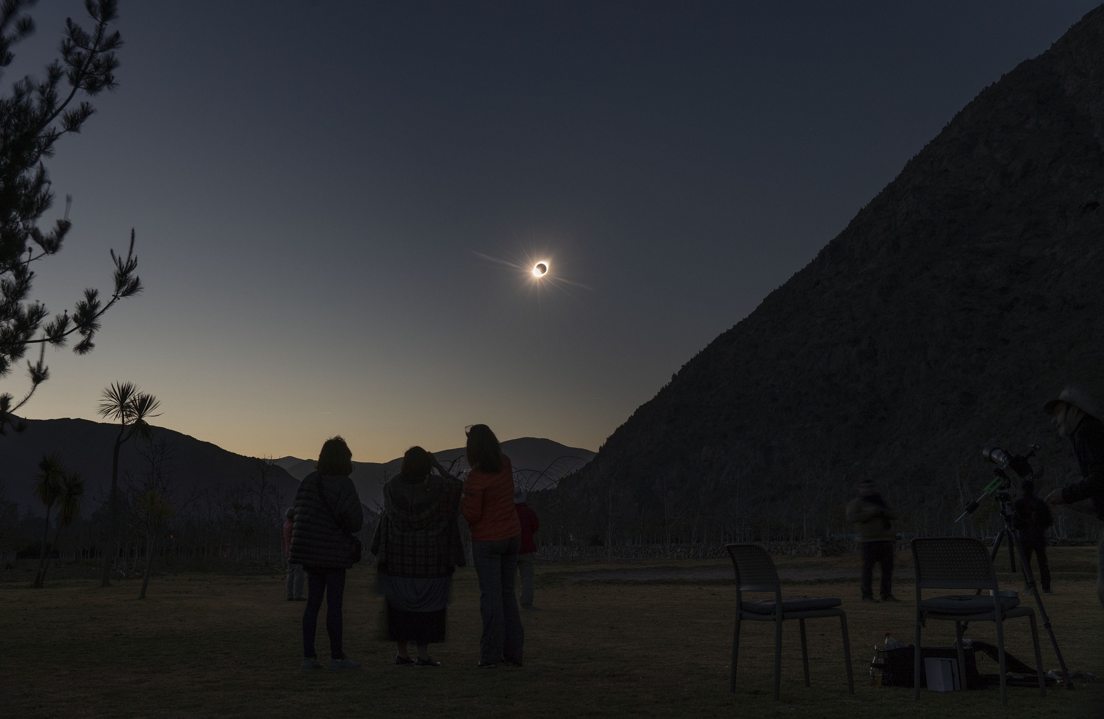 South Americans marvel at total solar eclipse - Science & Tech - The ...