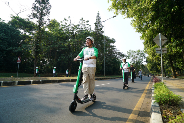 E-scooter provides alternative transportation within UI campus - City ...