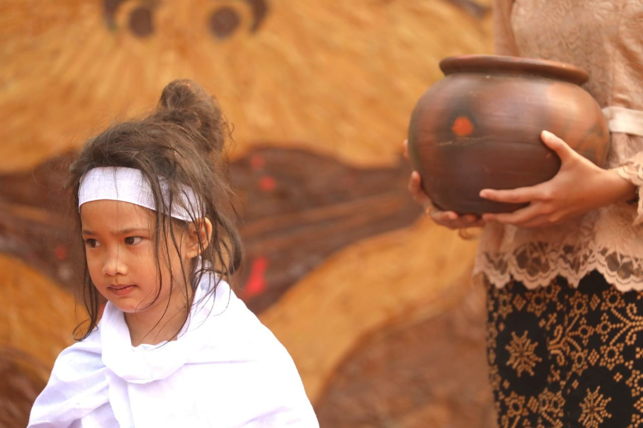 'Rambut gimbal' purification ritual draws hundreds to Dieng Plateau ...
