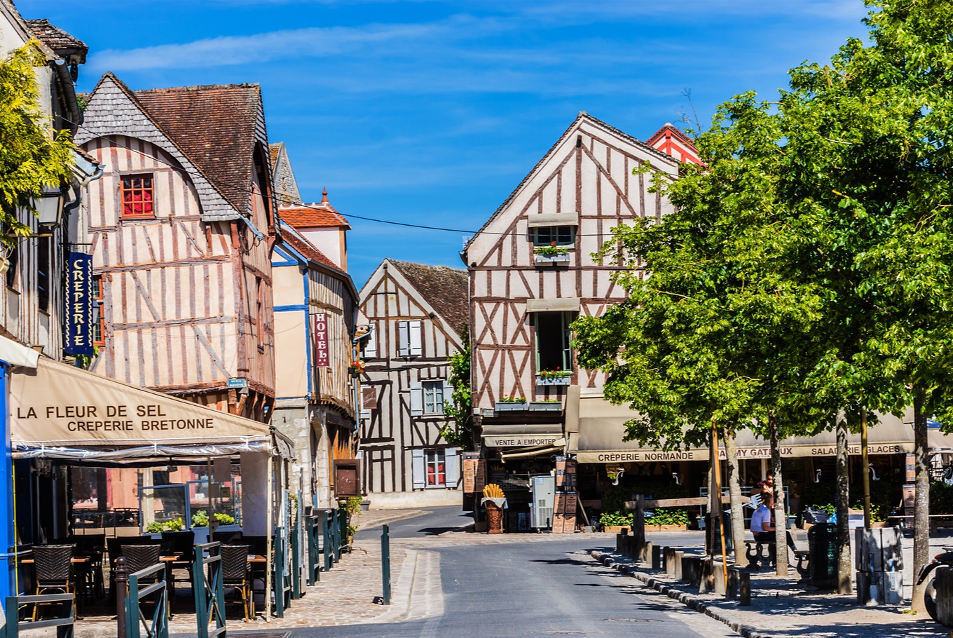 Discover the medieval heritage of France in the town of Provins ...