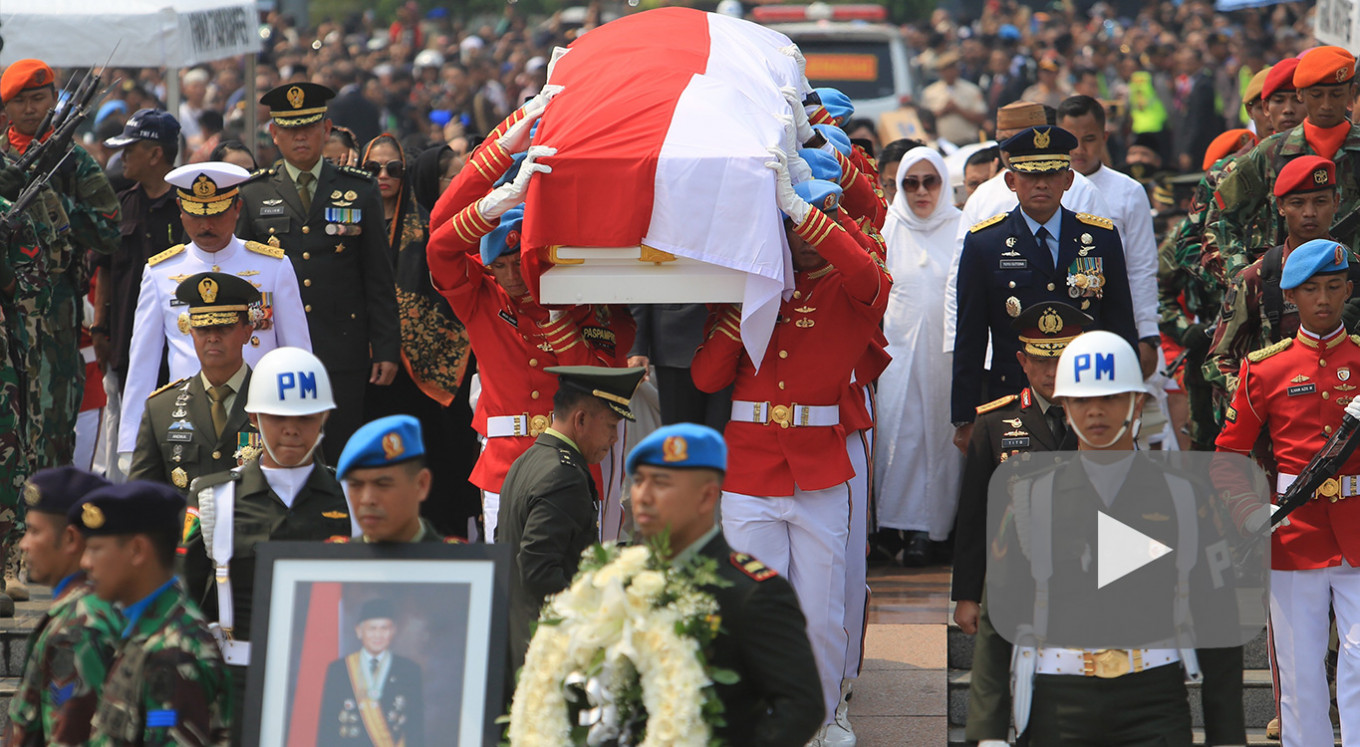Video: Thousands pay final respects to B.J. Habibie at funeral - The ...