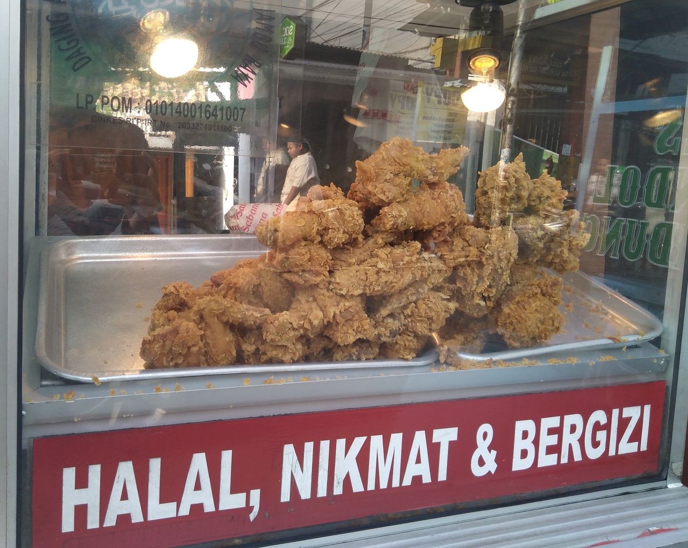 Cheap eats: Crunchy fried chicken vendors rule amid high cost of living ...