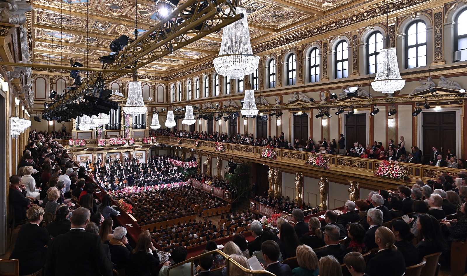 Vienna Philharmonic says no increased virus risk for orchestras - Art ...