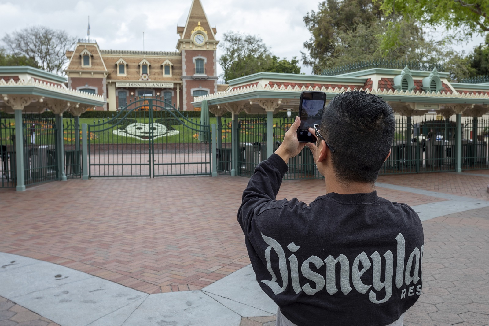Some Disneyland workers protest reopening plans amid pandemic - News ...