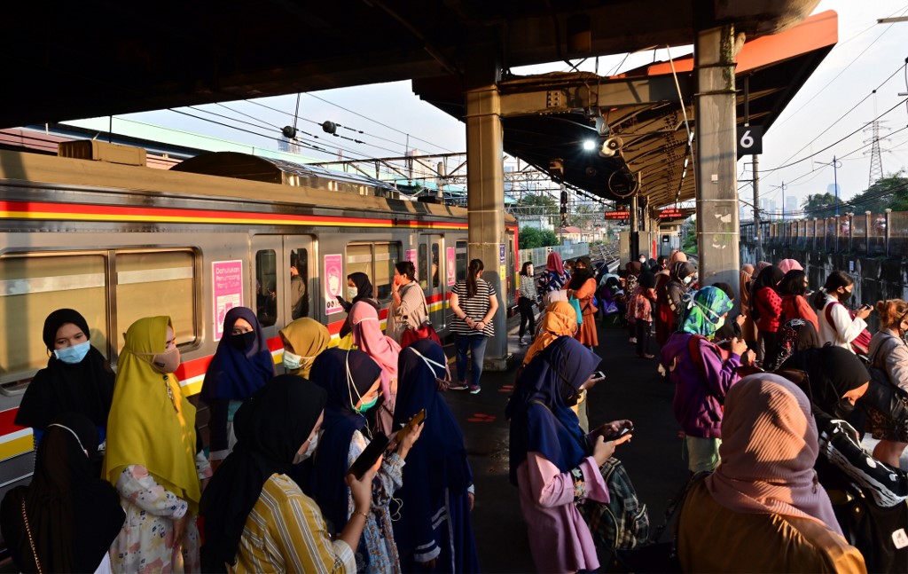 Commuter train conundrum - Editorial - The Jakarta Post