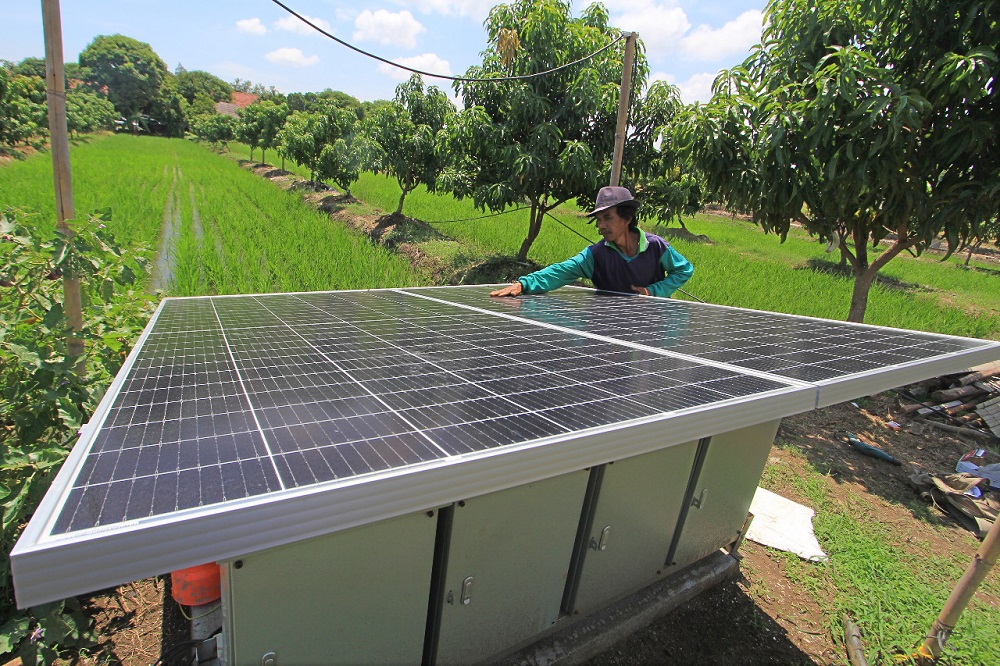 Coal-dependent Indonesia starts tapping huge solar power potential ...