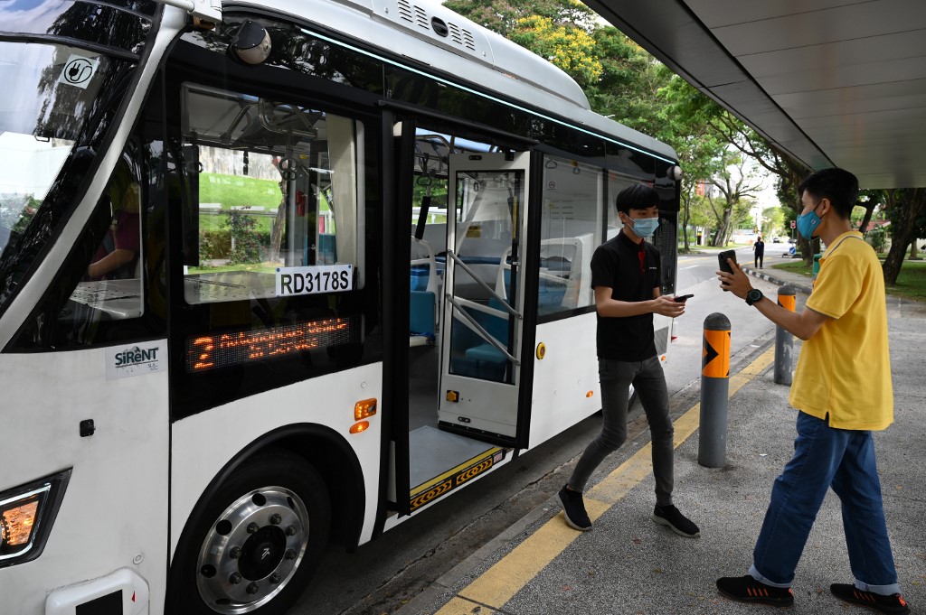 Singapore launches new self-driving bus trial - Science & Tech - The ...