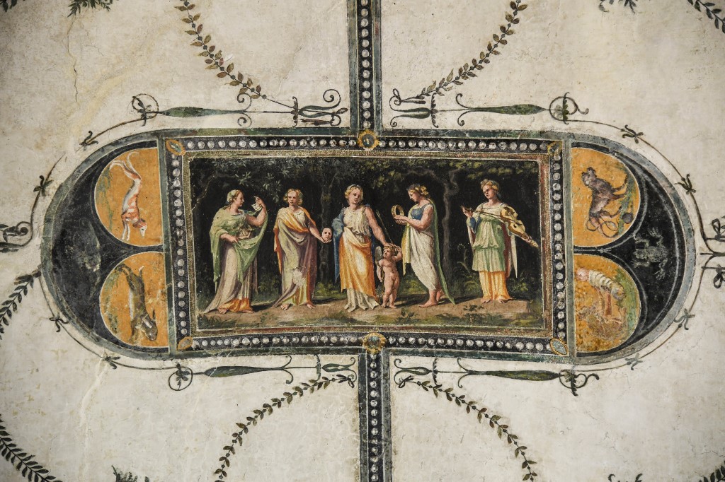 Ancient Roman 'domus' with mosaic floors tucked under modern flats ...