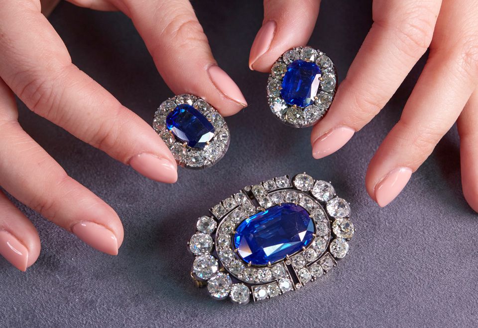 Smuggled Romanov royal jewels net nearly US$900,000 -Sotheby's - Art ...