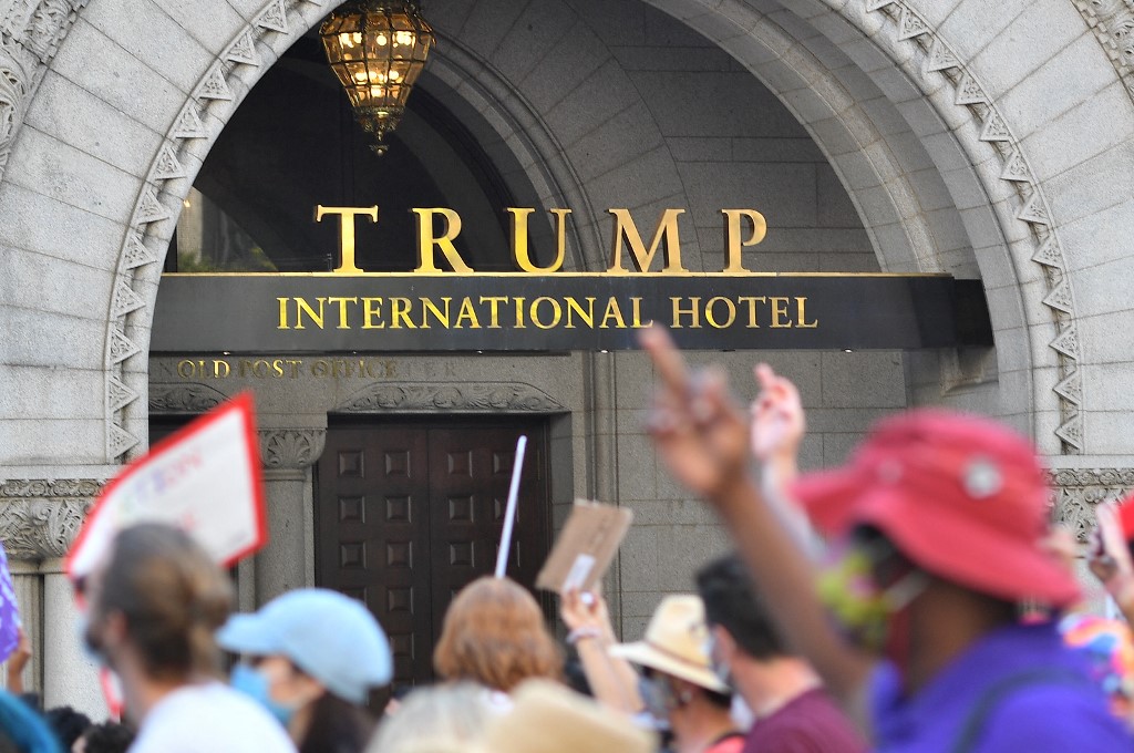 US bids farewell to Trump hotel that offered luxury... and access ...