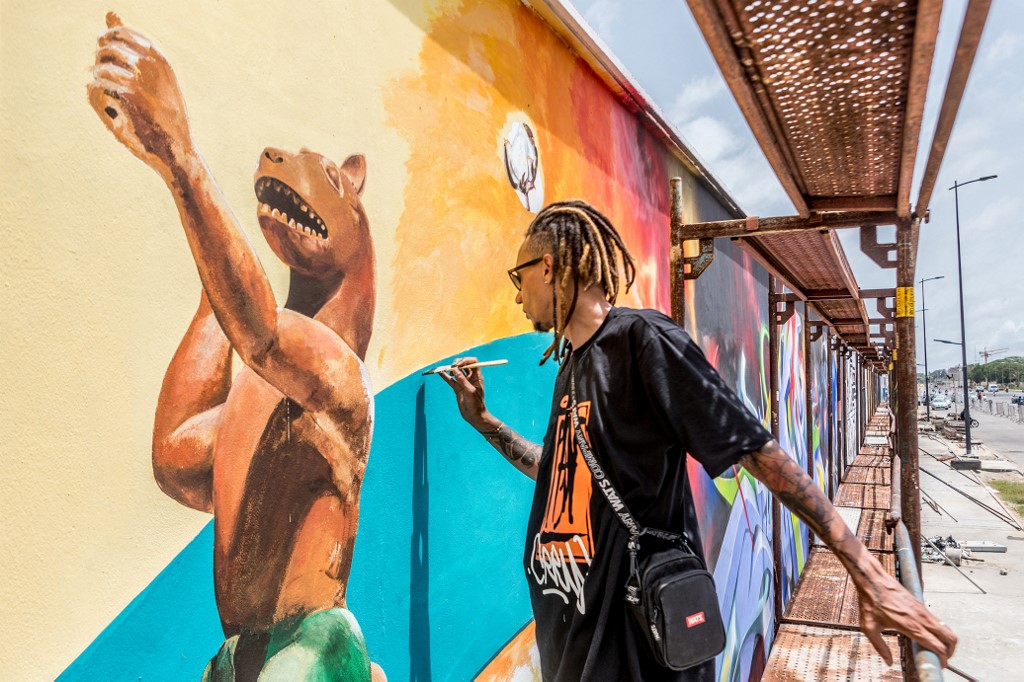 Graffiti brings Benin's walls alive with treasures from past - Art ...