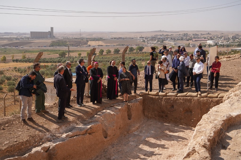 Iraq unveils archaeological park with ancient carvings - Art & Culture ...