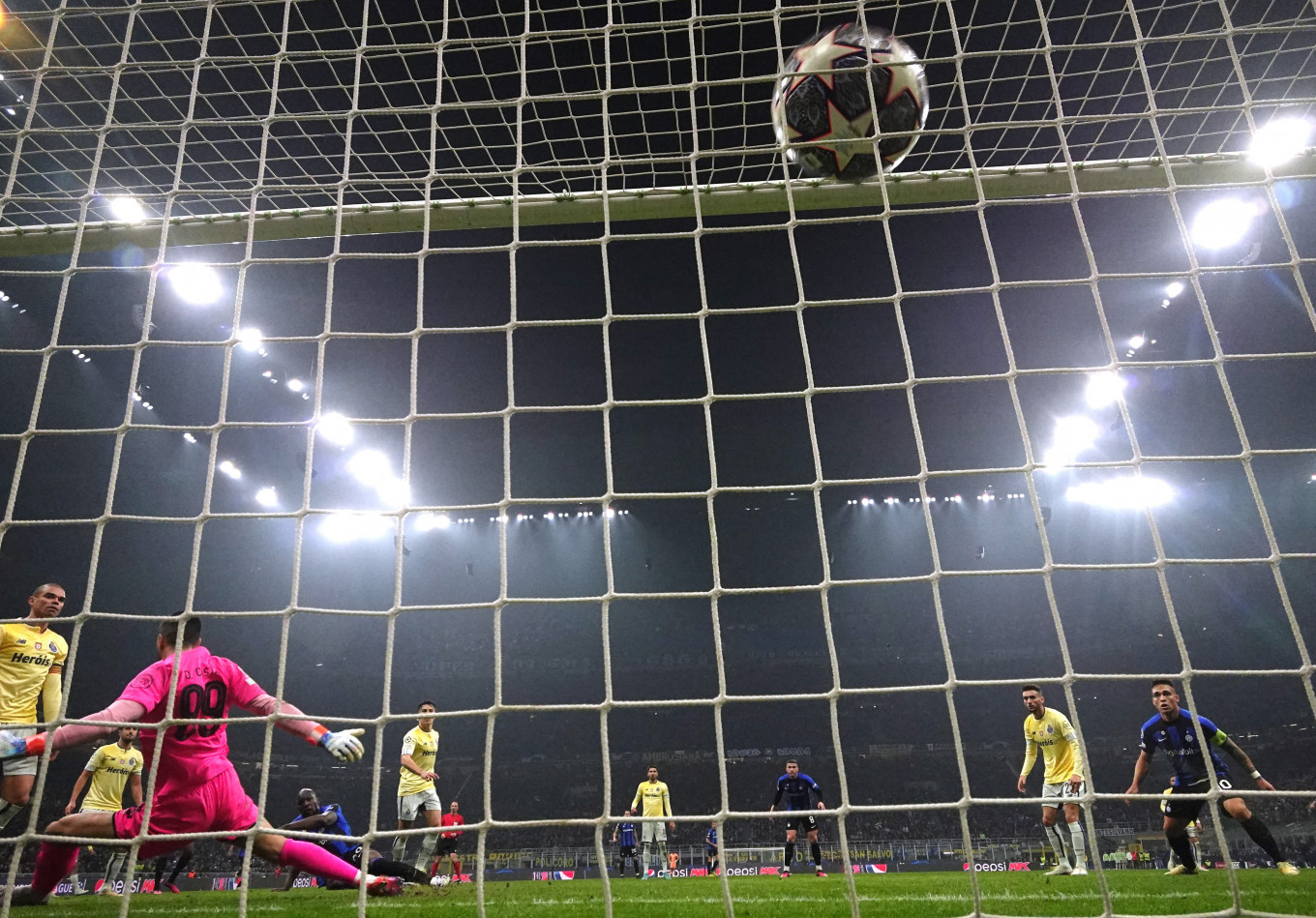 Gvardiol header earns Leipzig 1-1 draw against Man City - Fri, February ...
