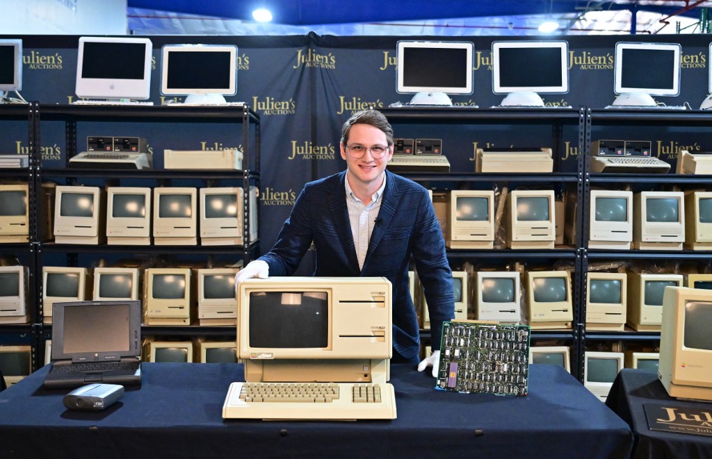 Core collection: Apple archive goes under the hammer - Science & Tech ...