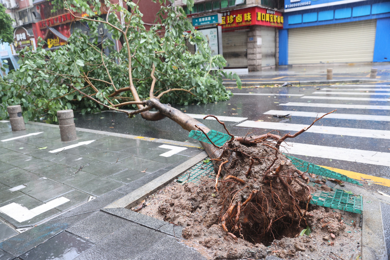 Typhoon Doksuri rips into China - Sat, July 29, 2023 - The Jakarta Post