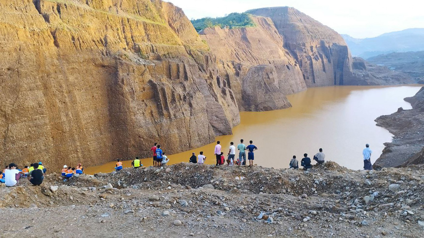 At least 25 missing after Myanmar jade mine landslide - Tue, August 15 ...