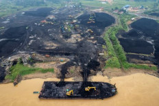 Banking on coal: Excavators pile up coal on June 20, 2024 at a storage facility near the Batanghari River in Muaro Jambi regency, Jambi. Statistics Indonesia (BPS) reported that the value of the country’s coal exports reached US$2.5 billion in May of this year, down 4.04 percent from the previous month.     